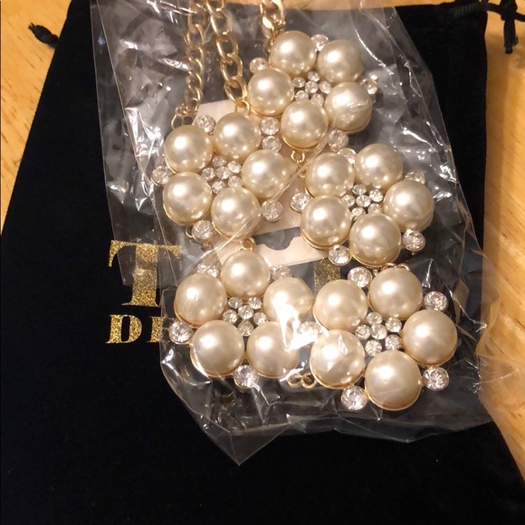 T&J Designs | Jewelry | 66 Pearl Flower Necklace | Poshmark